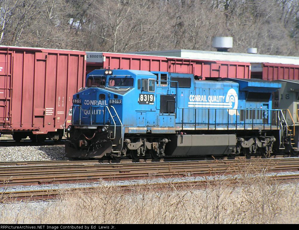 NS 8319 in Conrail paint